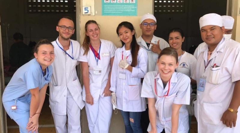 Do med students get paid during clinical rotations?